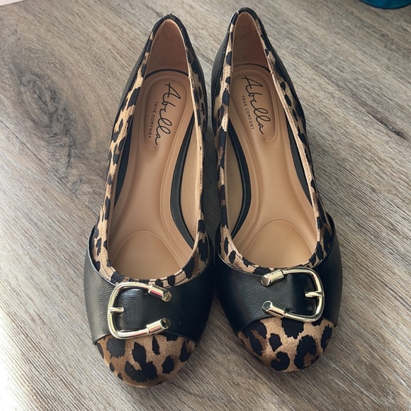 Abella | Shoes | Abella Fina True Comfort Leopard Print Flats Size 85 ...